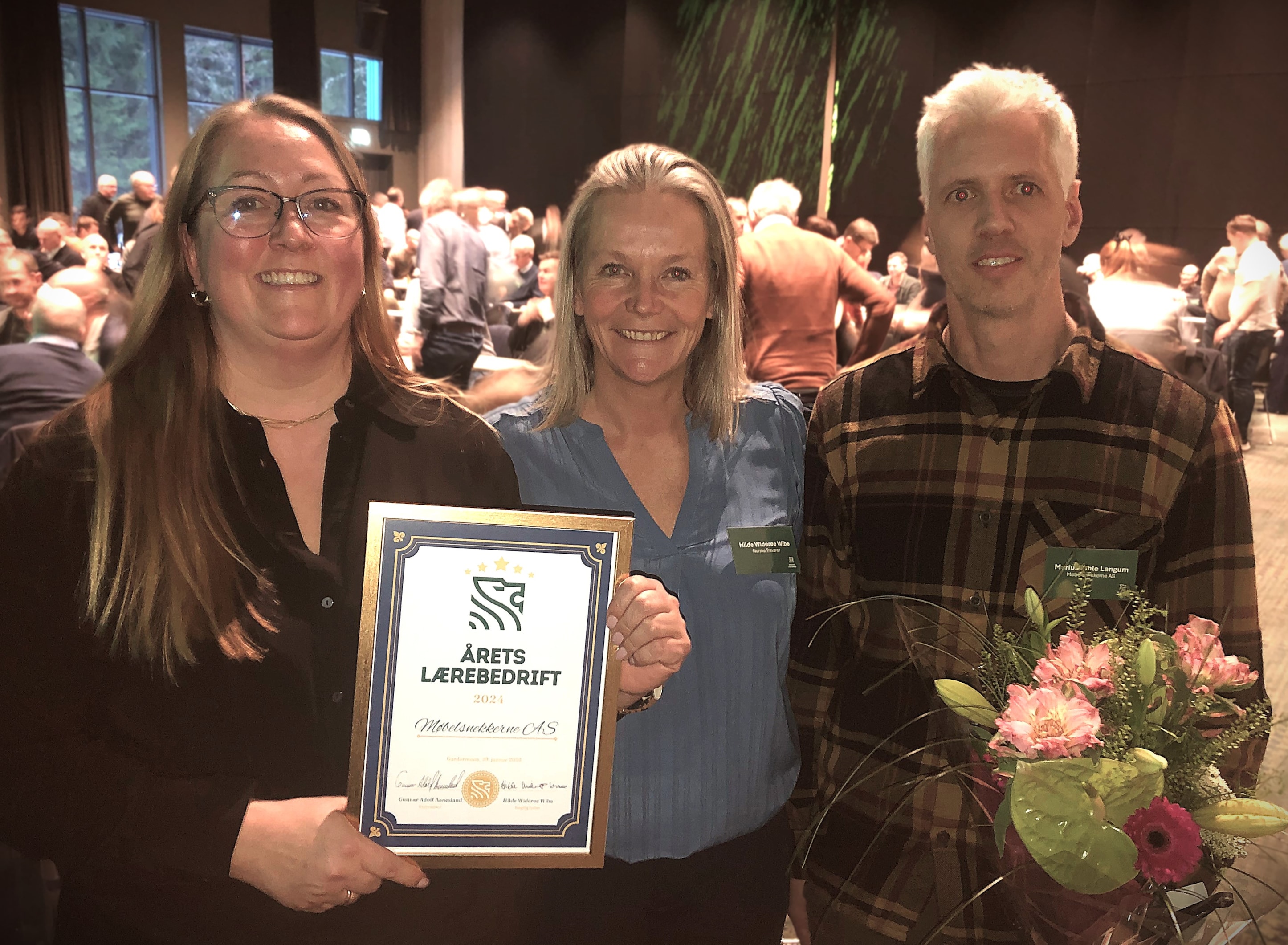 Møbelsnekkerne AS har hatt 15 lærlinger på 18 år - kåret til årets ...